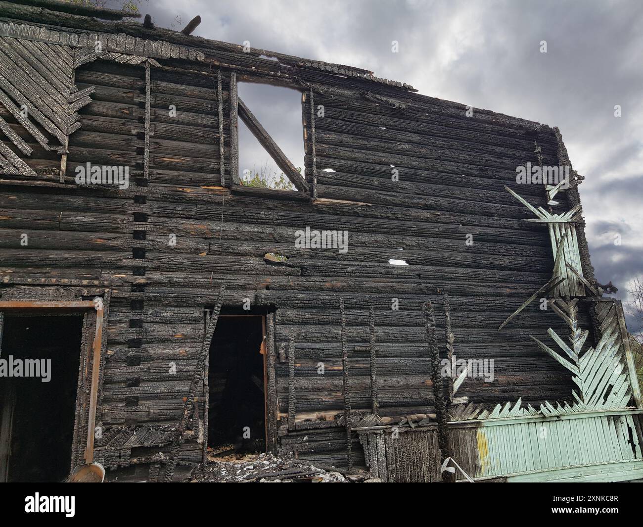 Destruction ruined rubble burnt damaged hi-res stock photography and ...