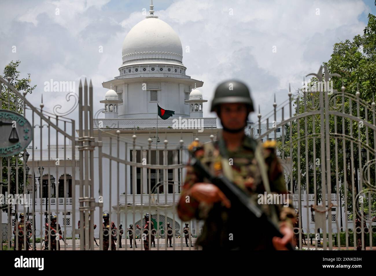 Army personnel stand guard in front of the main entrance to the Supreme ...