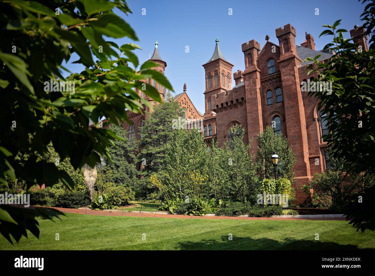 Red castle museum hi-res stock photography and images - Alamy