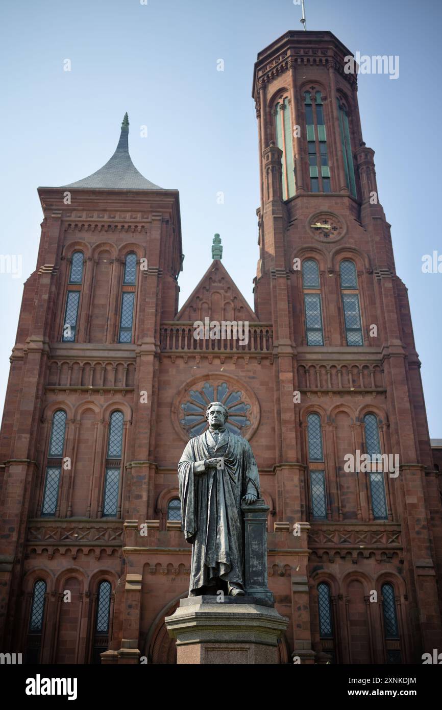 Bronze statue smithsonian hi-res stock photography and images - Alamy