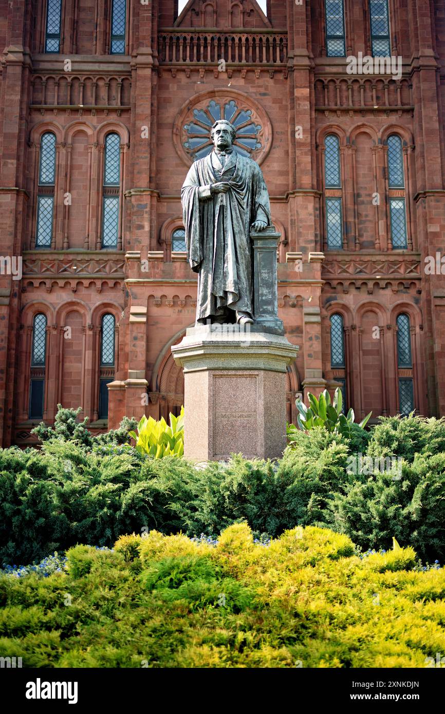 Bronze statue of john smithson hi-res stock photography and images - Alamy