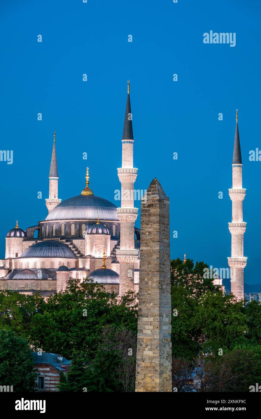 Blue mosque night sultanahmet istanbul hi-res stock photography and ...