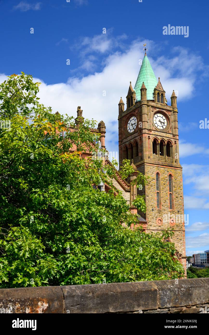 Guildhall derry northern ireland hi-res stock photography and images ...