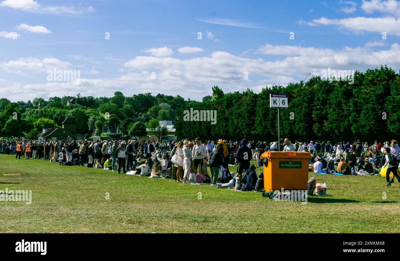 Queueing and camping to queue for Wimbledon. London, United Kingdom ...
