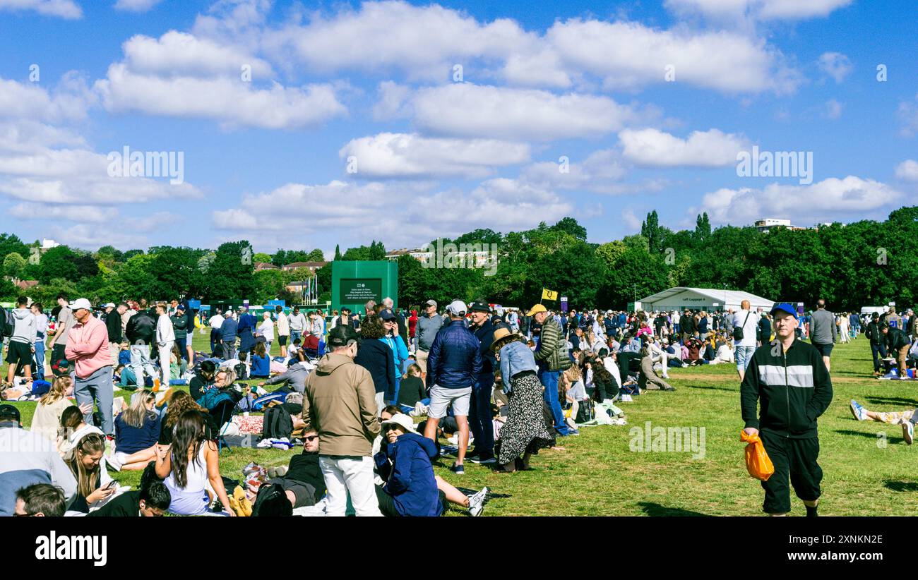 Queueing and camping to queue for Wimbledon. London, United Kingdom ...