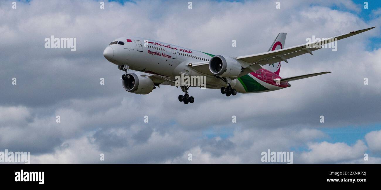 Boeing 787 dreamliner wing tail hi-res stock photography and images - Alamy