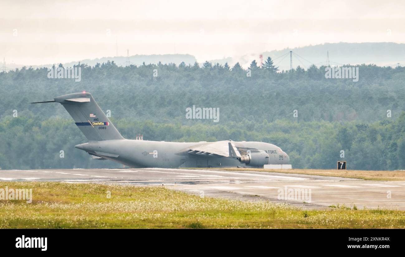 01 August 2024, Hesse, Miesenbach: A U.S. Air Force aircraft is parked ...