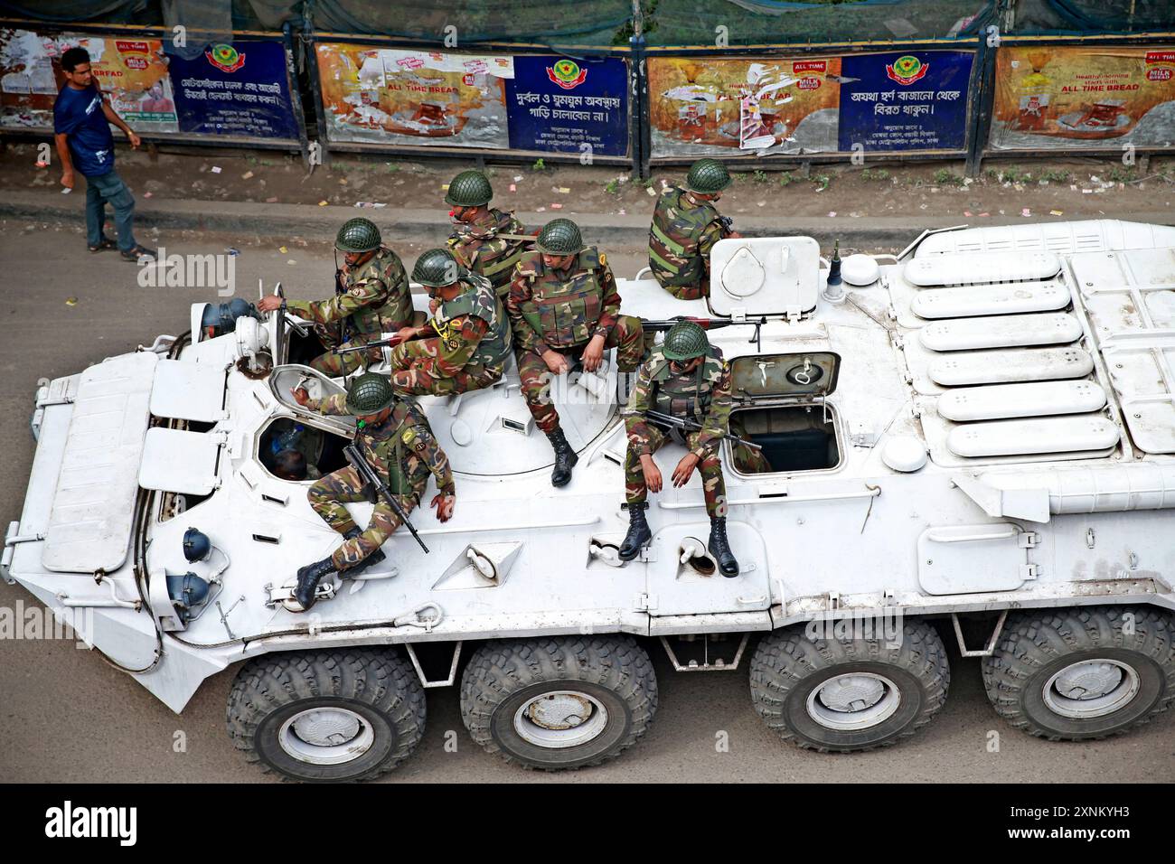 Soldiers Jatrabari intersection near Dhaka-Chattogram highway during ...
