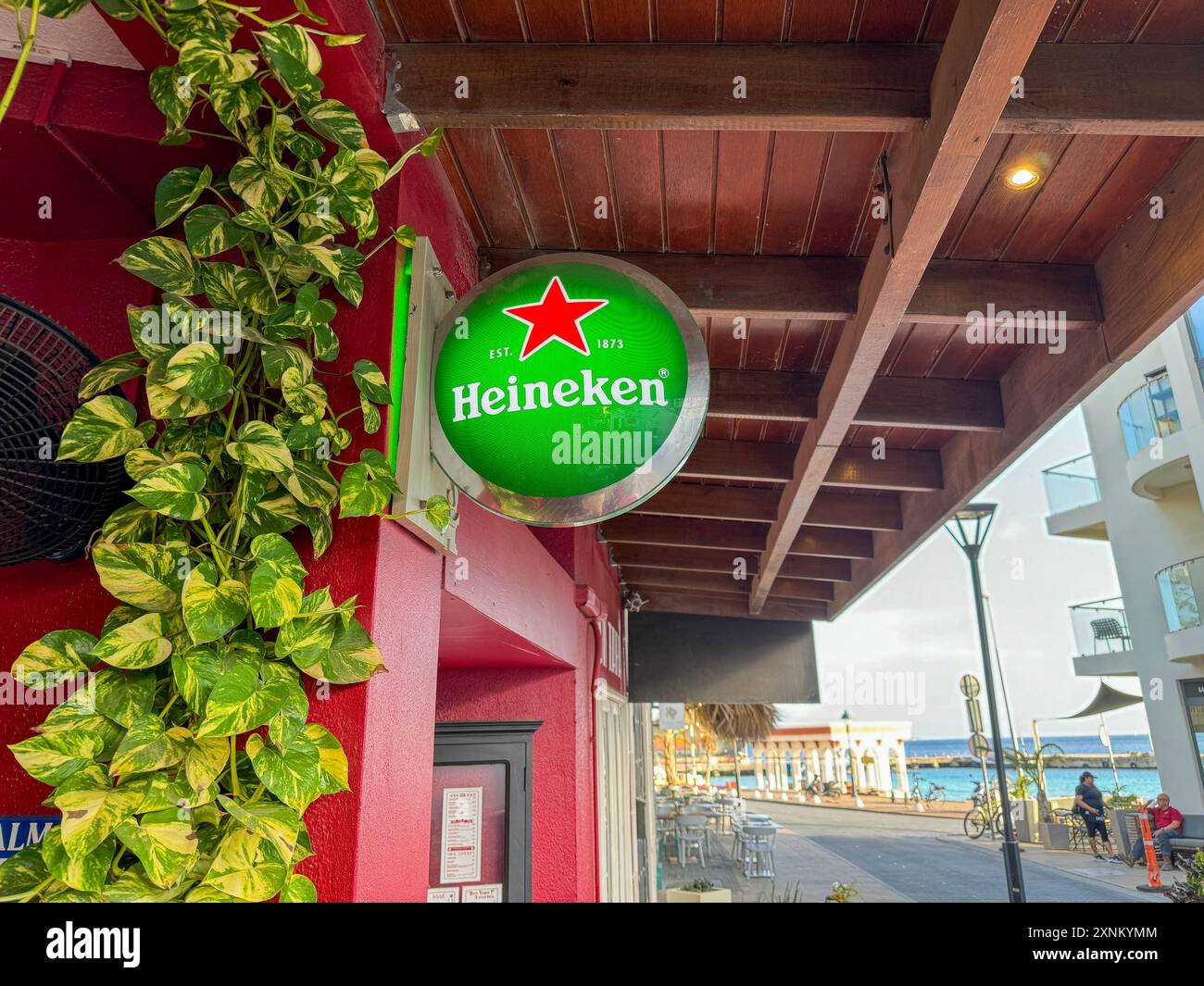 Heineken bar hi-res stock photography and images - Alamy