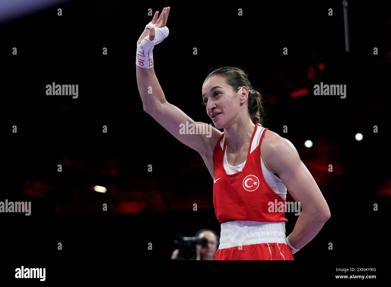 Turkey's Buse Cakiroglu, celebrates after defeating Mexico's Fatima ...