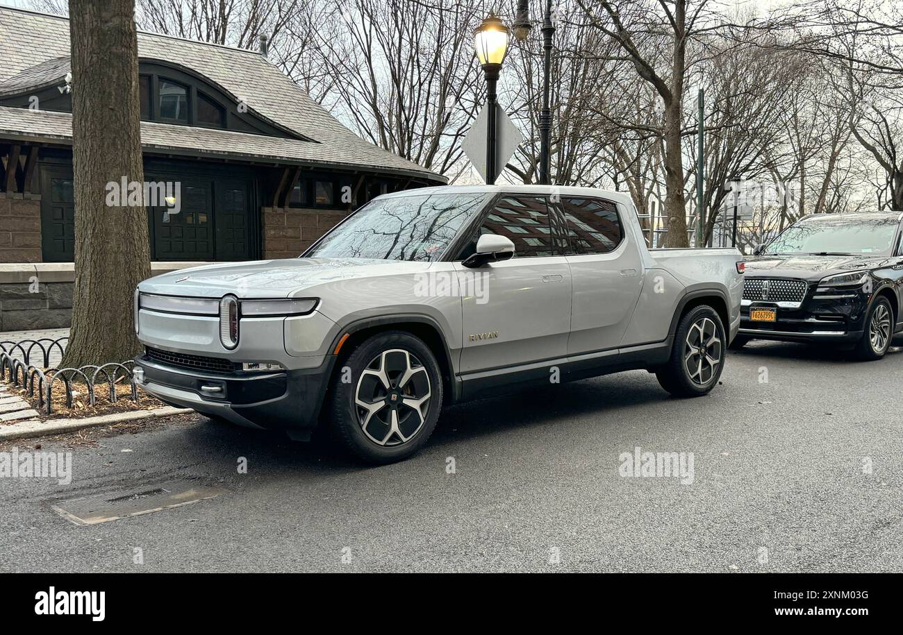 Rivian truck hi-res stock photography and images - Alamy