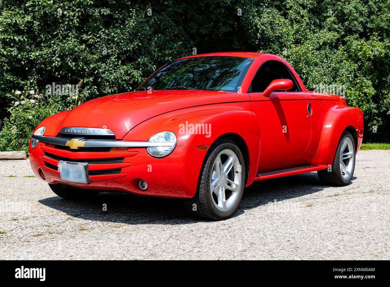 2005 Chevrolet SSR (Super Sport Roadster) on pavement Stock Photo - Alamy
