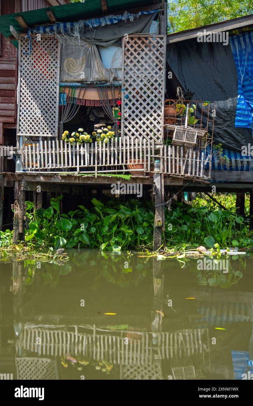 Wooden slums on stilts hi-res stock photography and images - Alamy