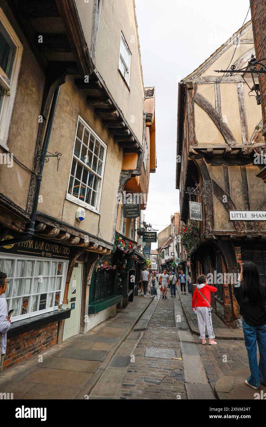 The Shambles, a medieval street in York City centre, Yorkshire, England ...