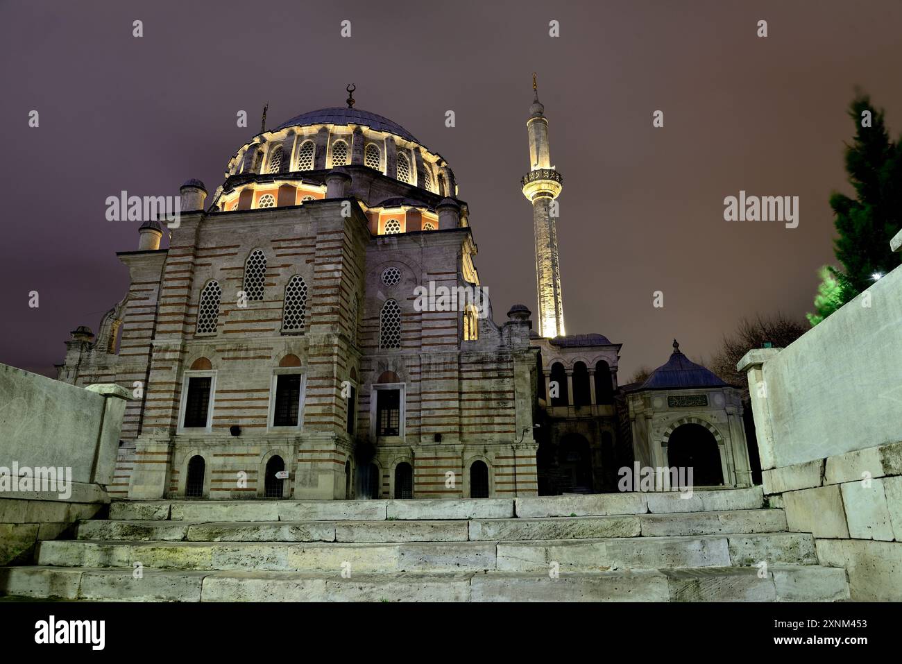 Laleli Camii. Laleli mosque in Istanbul, Turkey Stock Photo - Alamy