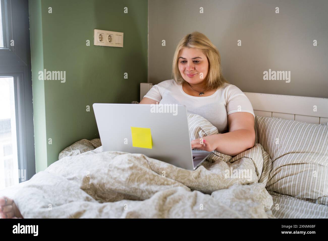 Positive working environment hi-res stock photography and images - Alamy