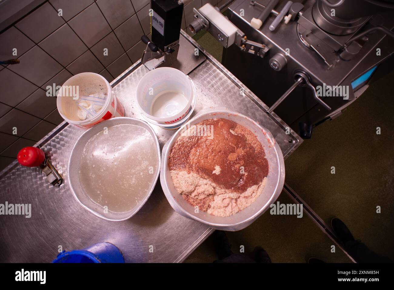 Commercial kitchen workstation hi-res stock photography and images - Alamy