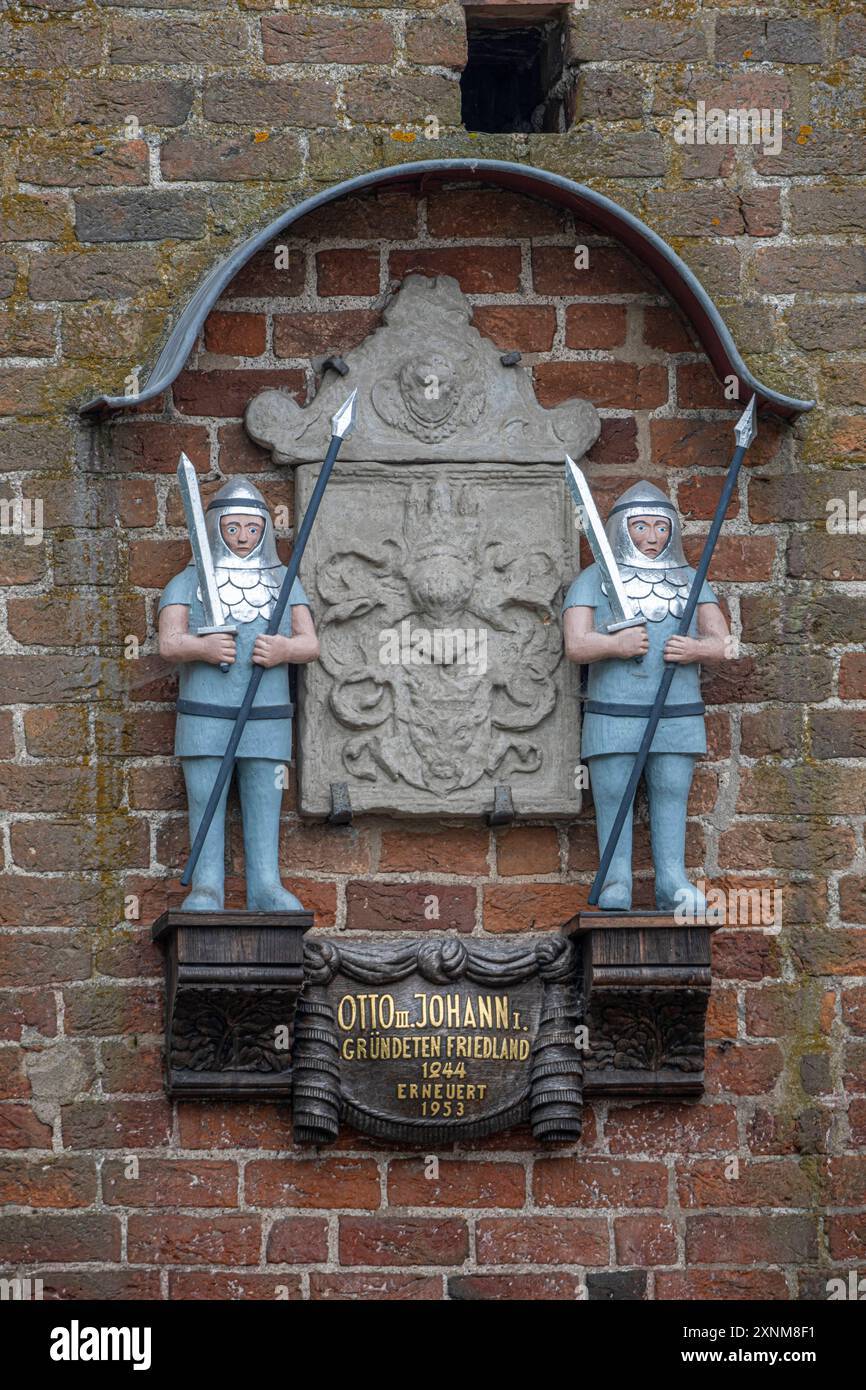 Friedländer Wappen mit den Markgrafen Otto III. und Johann I. am ...
