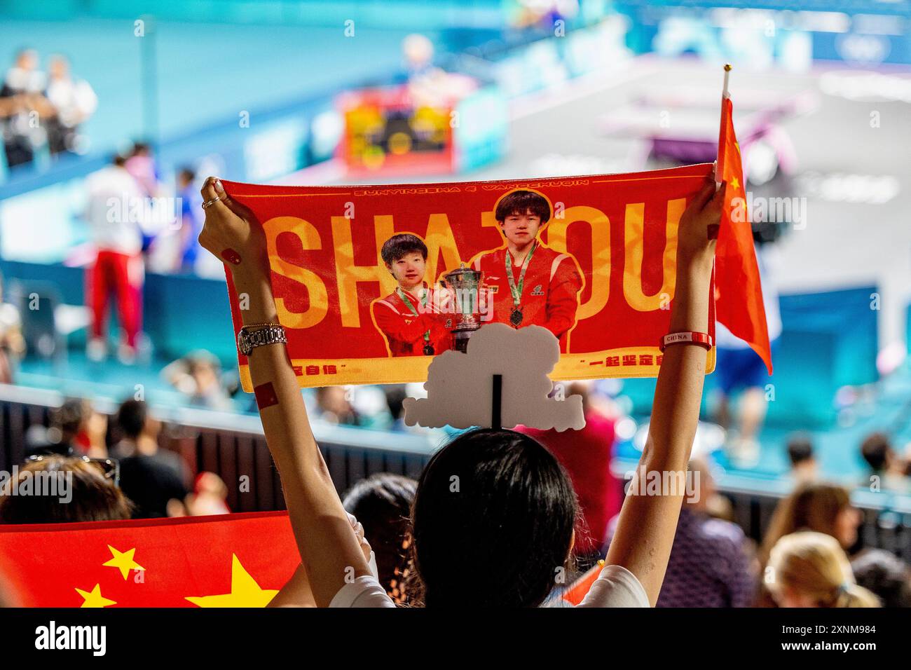 Chinesische Fans beim Finale zwischen WANG Chuqin / SUN Yingsha (CHN ...