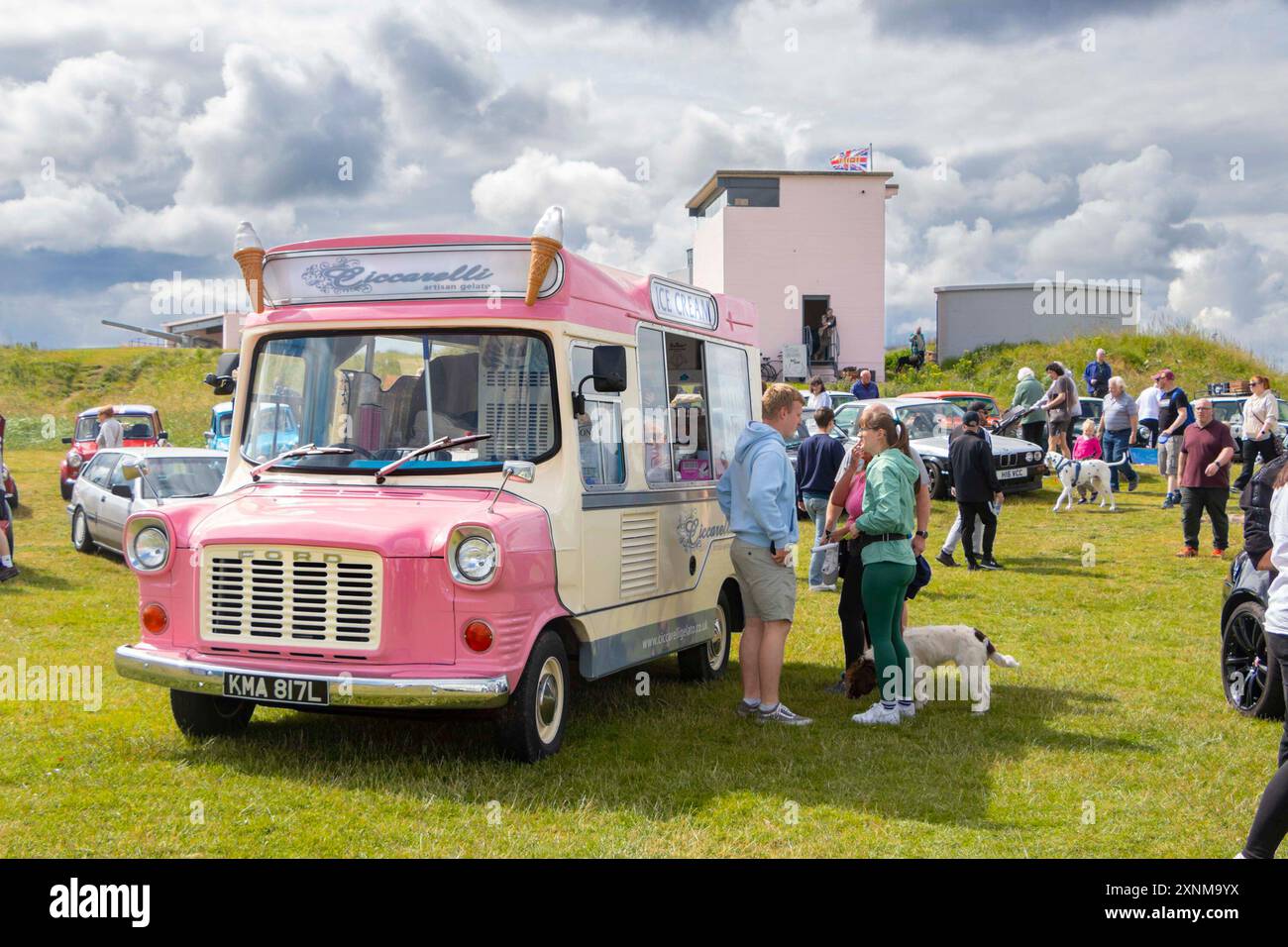 ciccarelli artisan gelato vintage Ford Transit ice cream van uk Stock ...