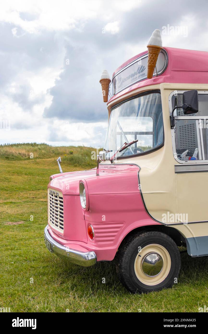 ciccarelli artisan gelato vintage Ford Transit ice cream van uk Stock ...