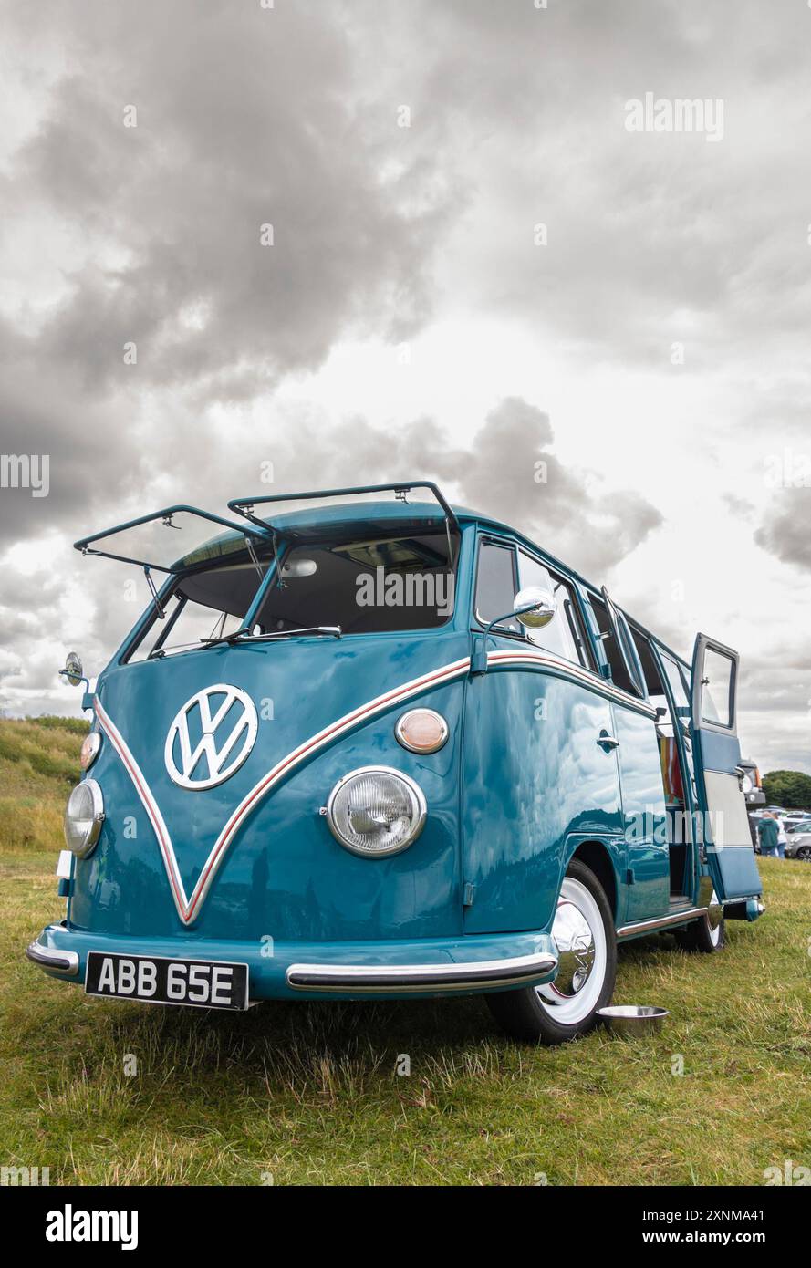 classic green blue vintage 1967 volkswagen VW splitty split screen ...