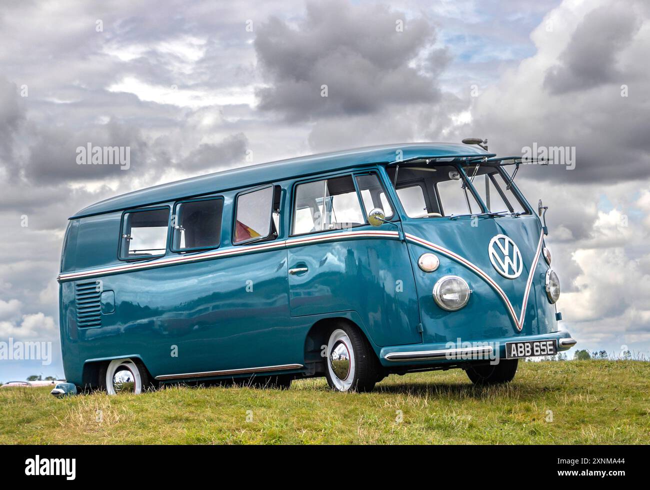 classic green blue vintage 1967 volkswagen VW splitty split screen ...