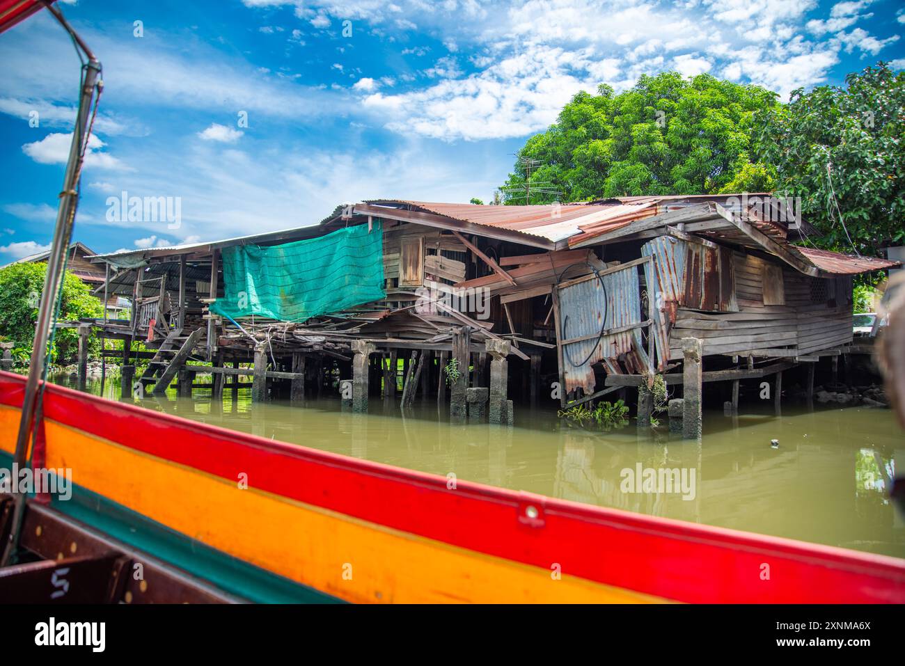 Slums on the water in Bangkok Stock Photo - Alamy
