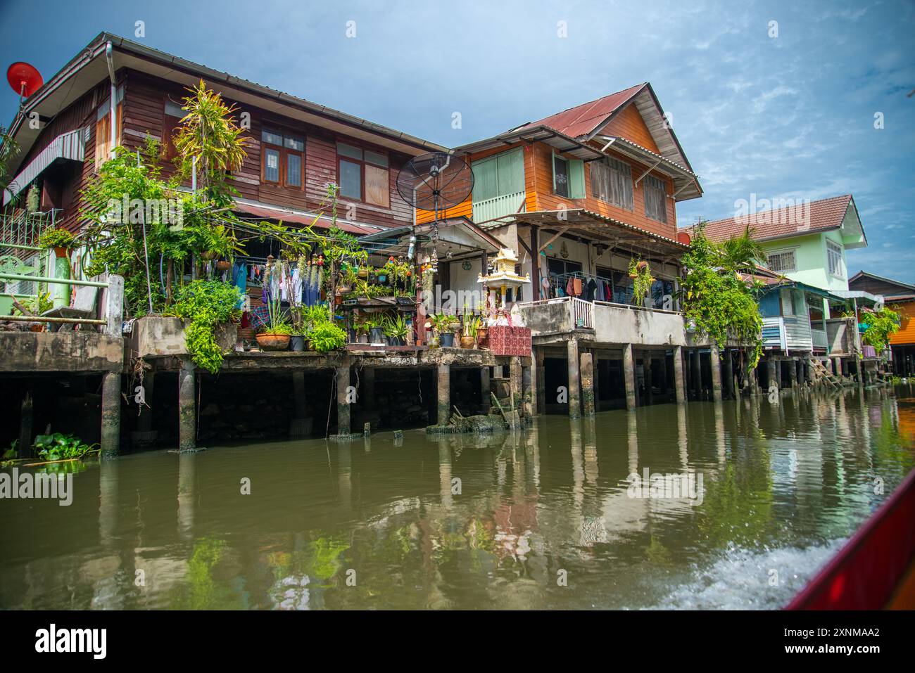 Stilt house flood thailand hi-res stock photography and images - Alamy