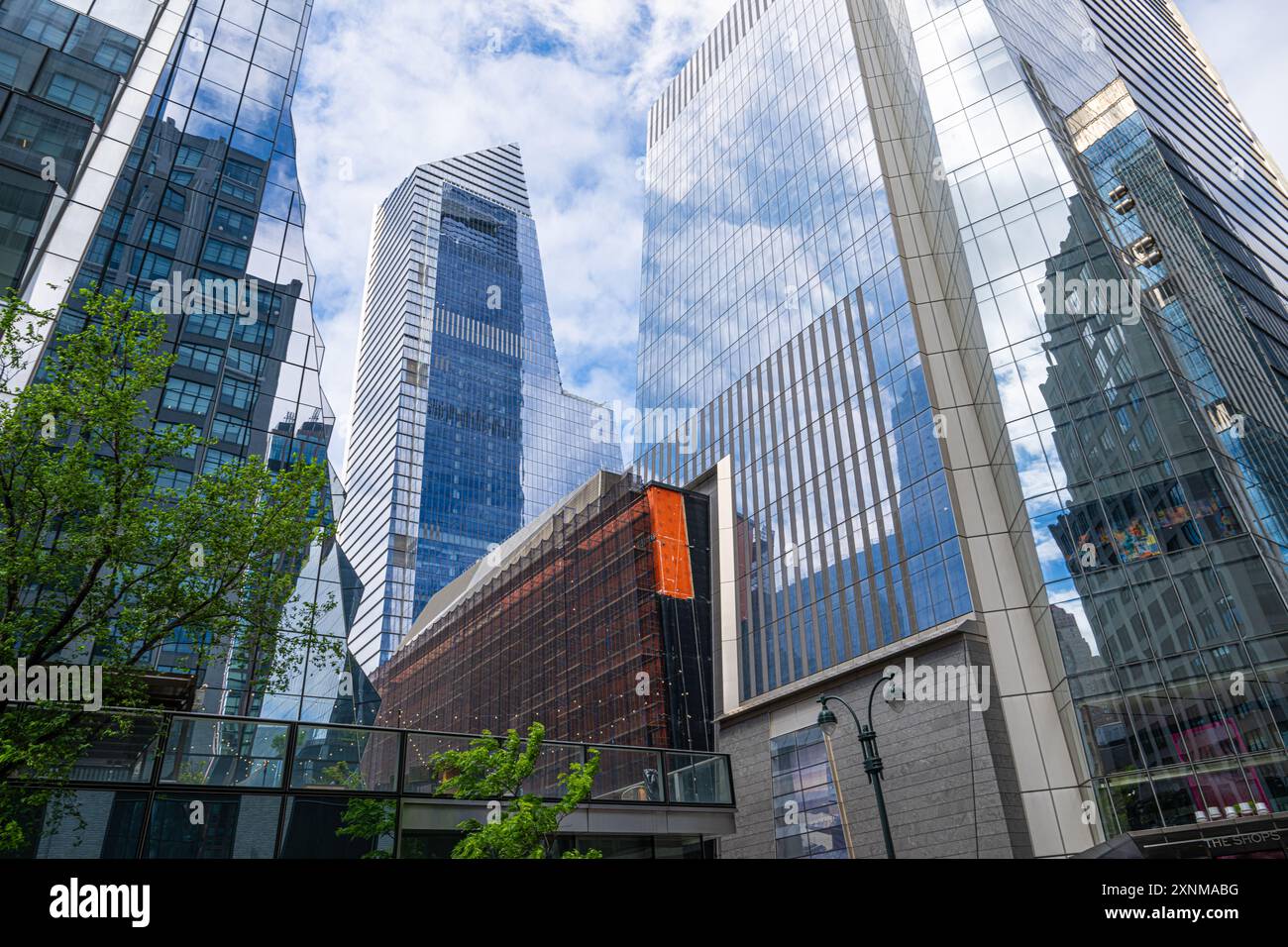 Low angle view of skyscraper with Sky deck observatory Edge in Hudson ...