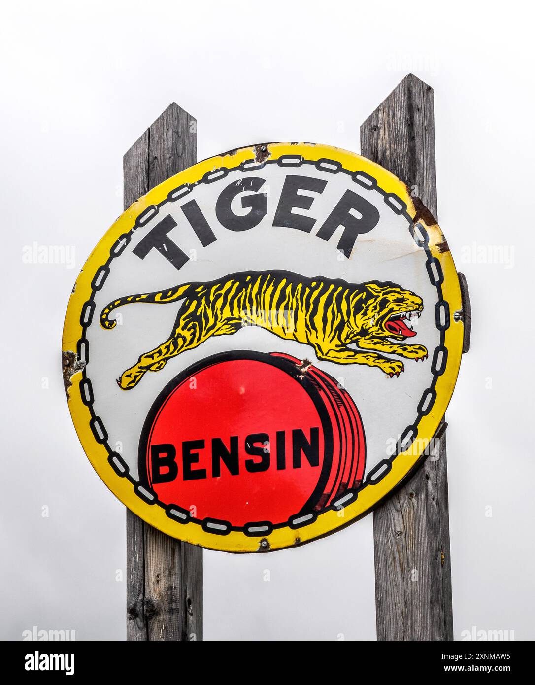 Metal wall plaque with the logo of the Tiger Bensin Norwegian oil ...