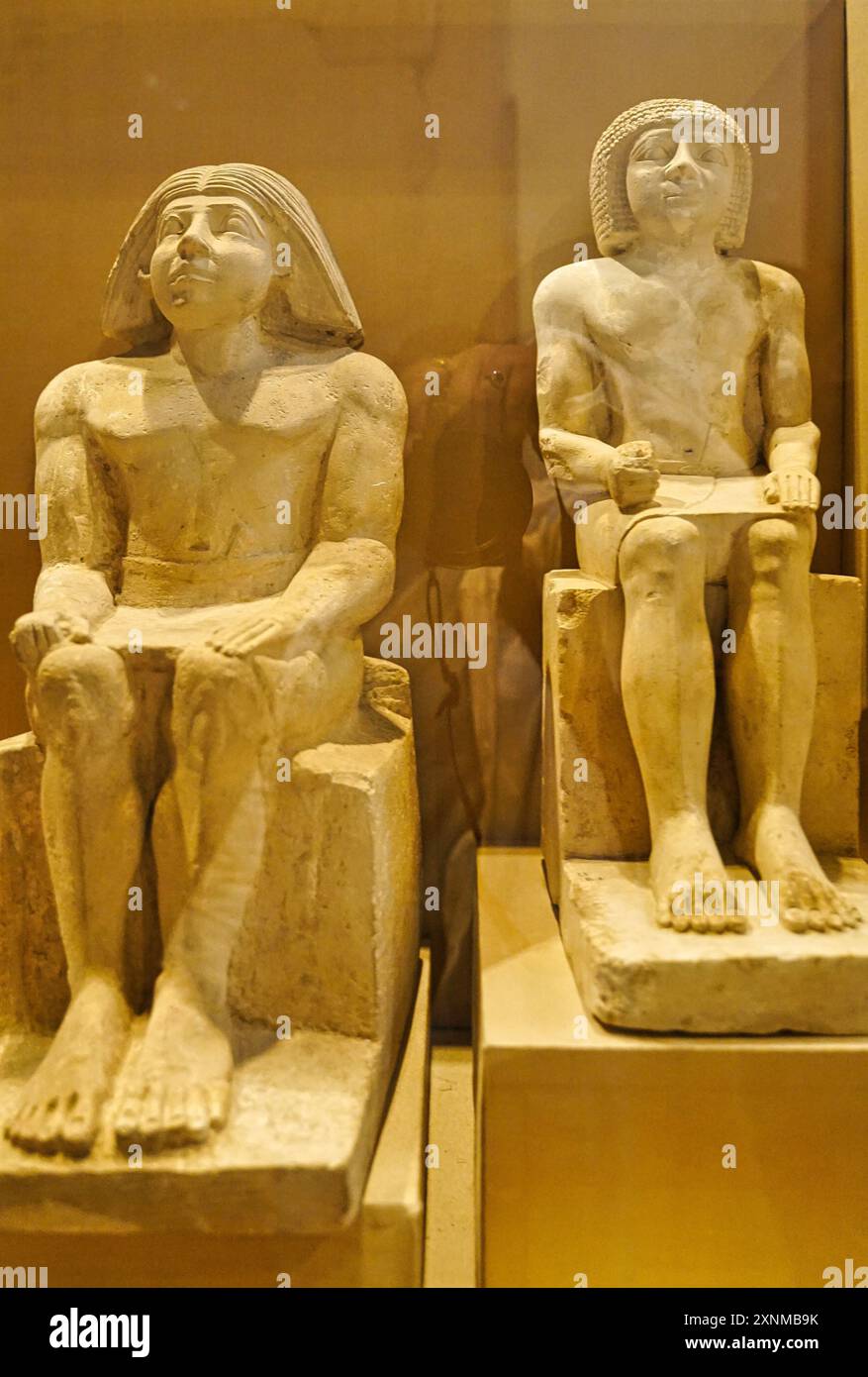 Egyptian scribe statue hi-res stock photography and images - Alamy