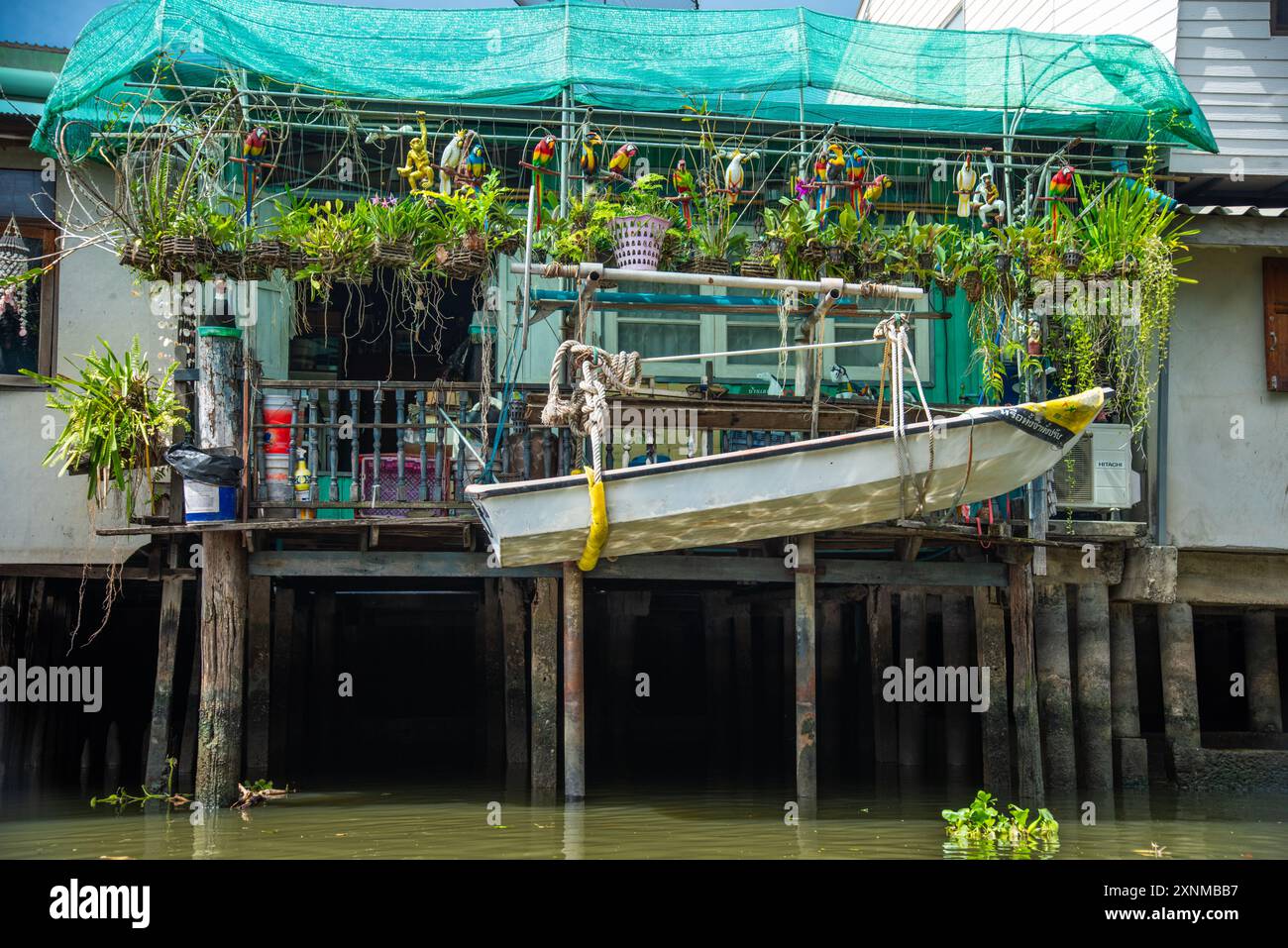 Wooden slums on stilts hi-res stock photography and images - Alamy