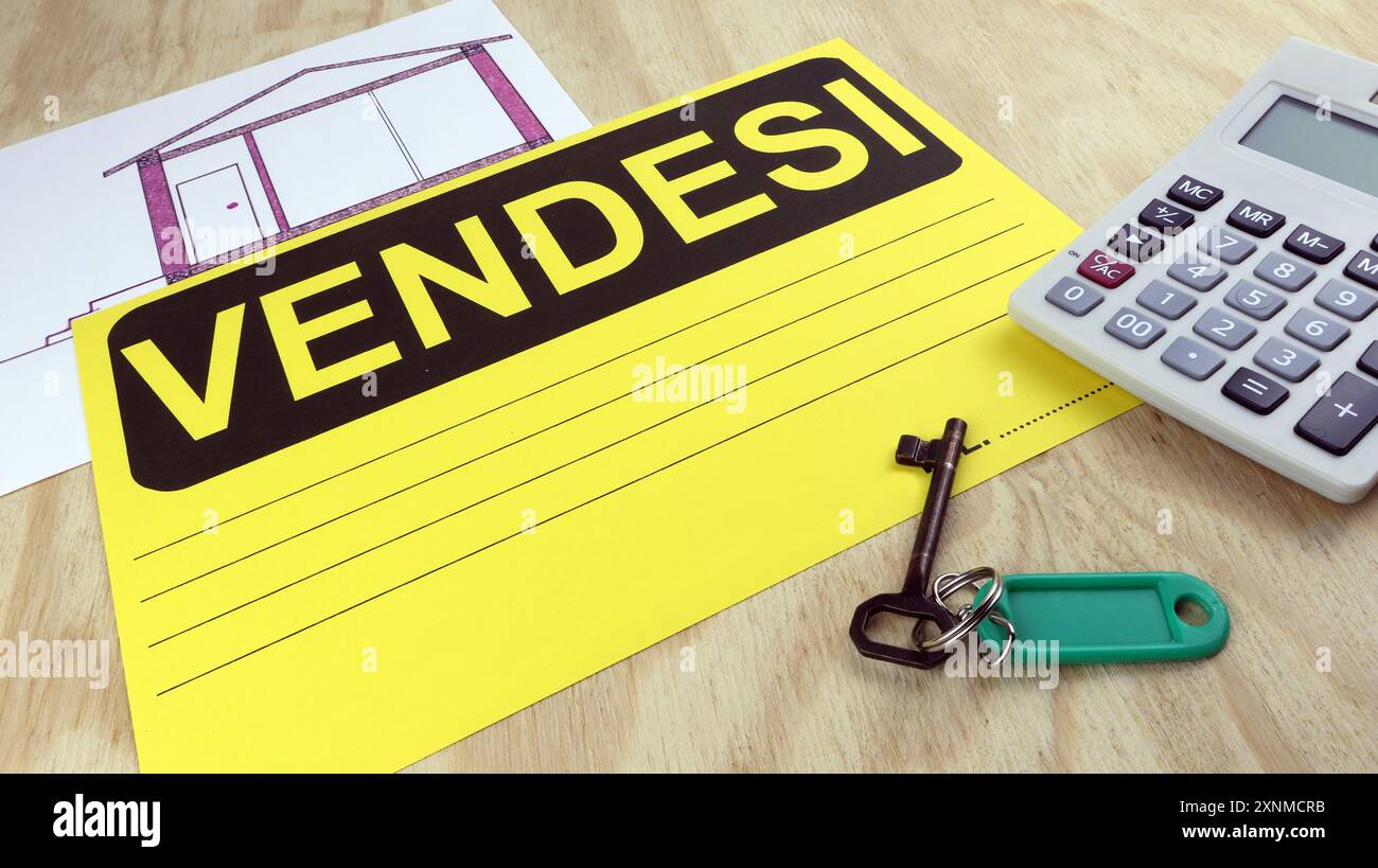 Property for sale sign italy hi-res stock photography and images - Alamy