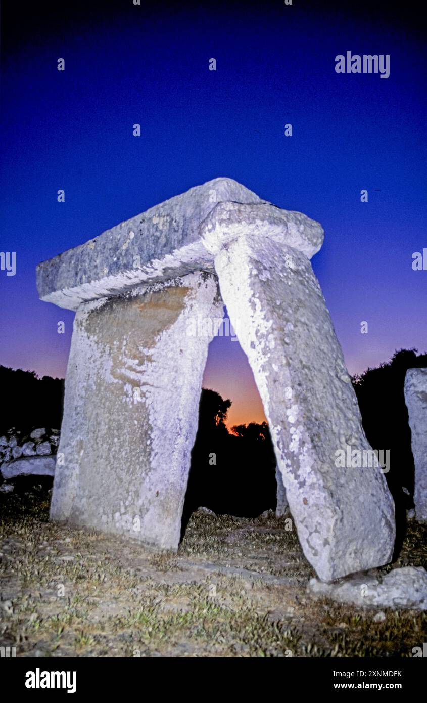 prehistoric settlement of Talatí de Dalt, sanctuary of "Taula", 1300 BC ...