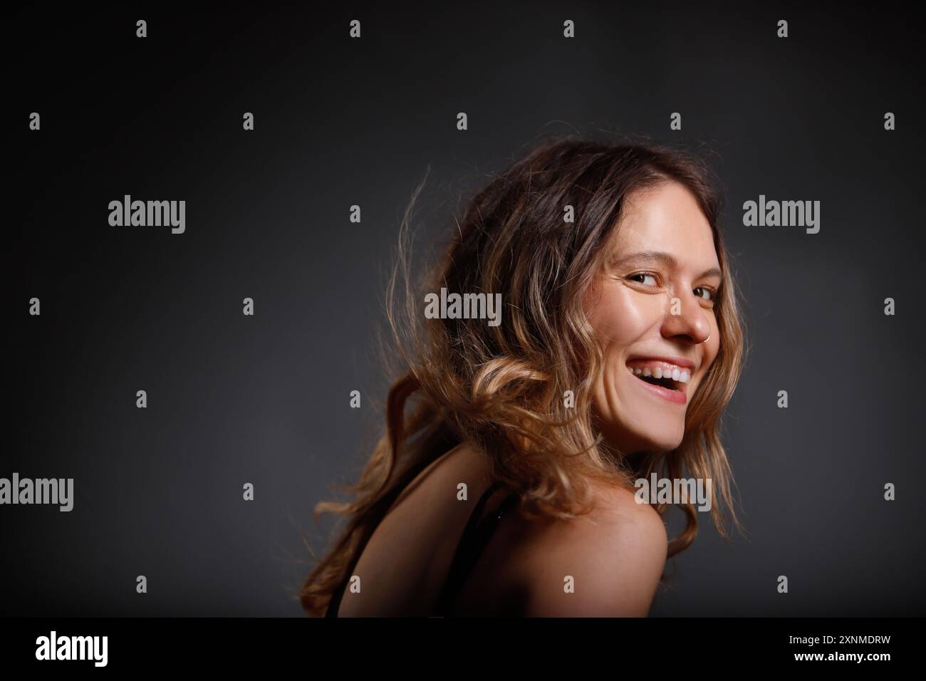 Girl looking back over shoulder hi-res stock photography and images - Alamy