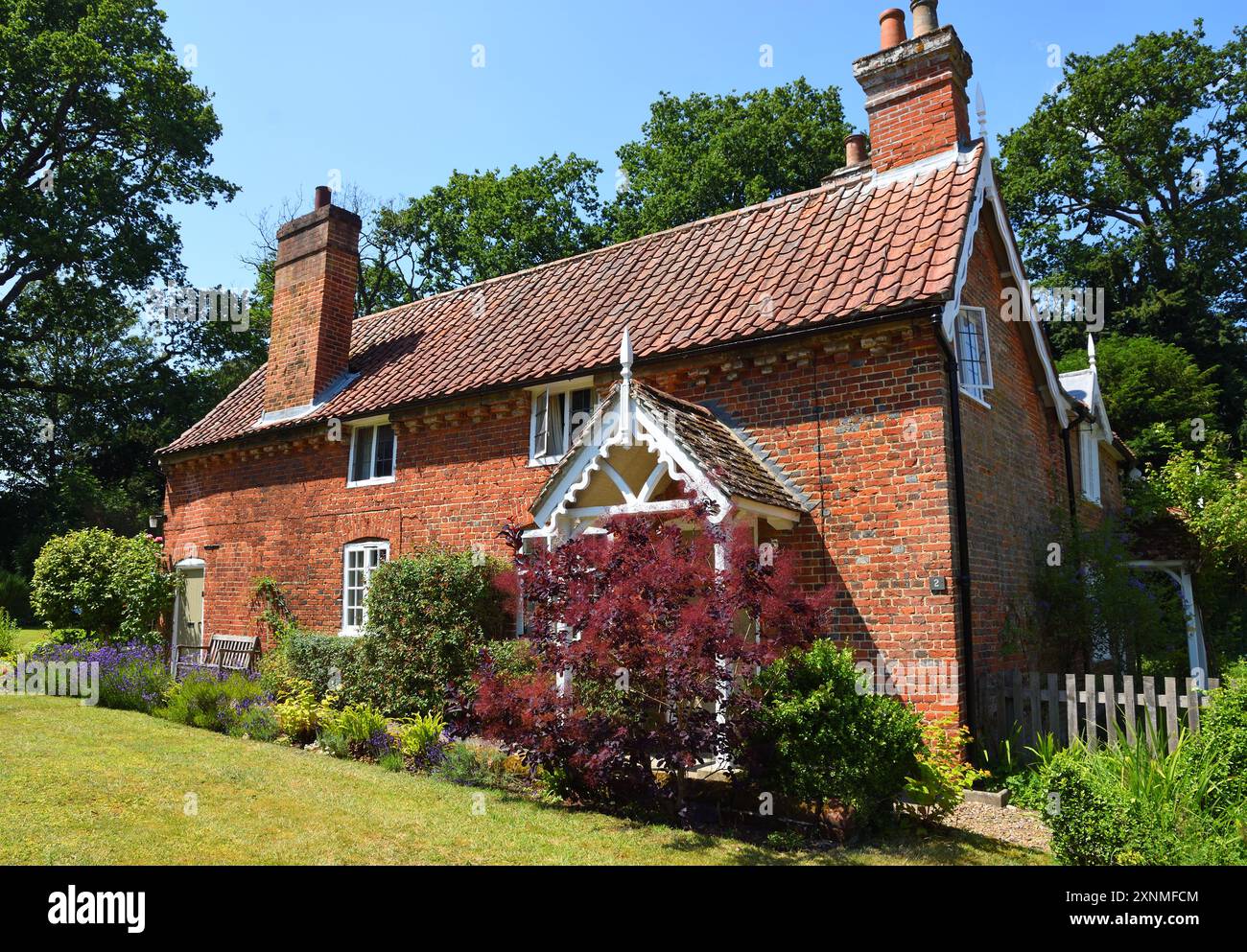 Beautiful cottage hi-res stock photography and images - Alamy