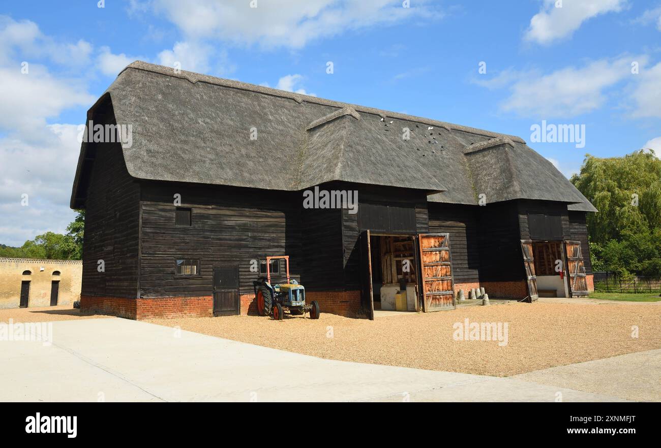 Farm barn doors hi-res stock photography and images - Alamy