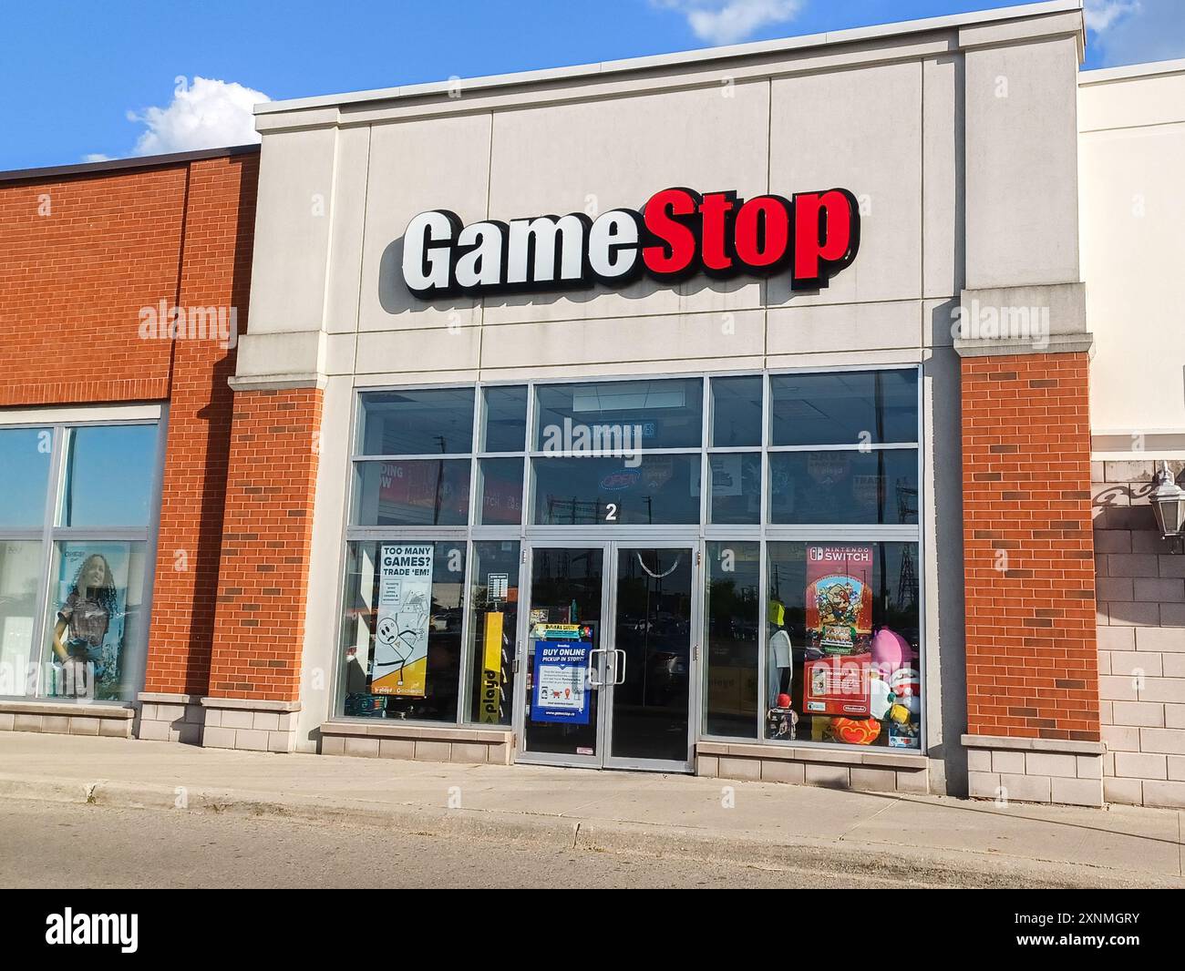 Gamestop chain hi-res stock photography and images - Alamy