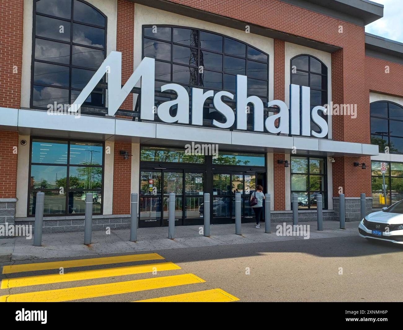 Logo sign outside marshalls hi-res stock photography and images - Alamy