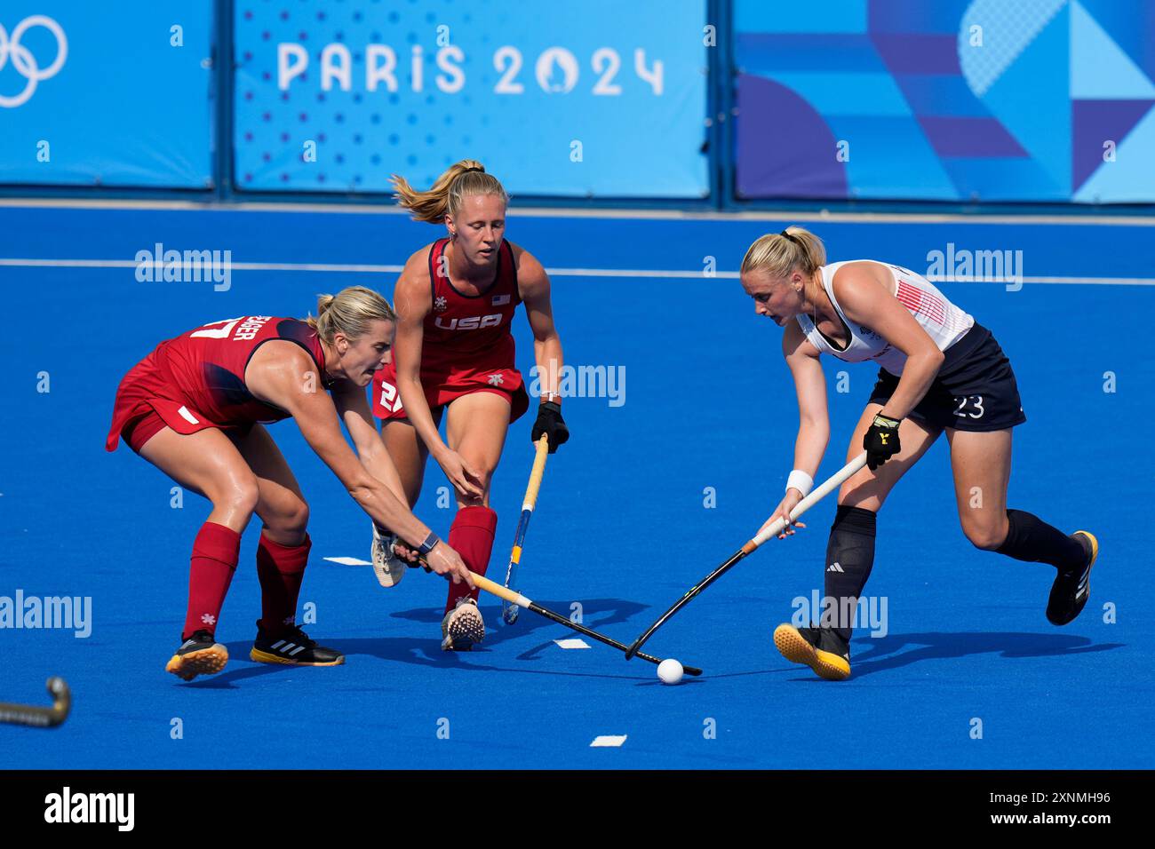 Britain's Sophie Hamilton, right, and United States' Elizbeth Yeager ...