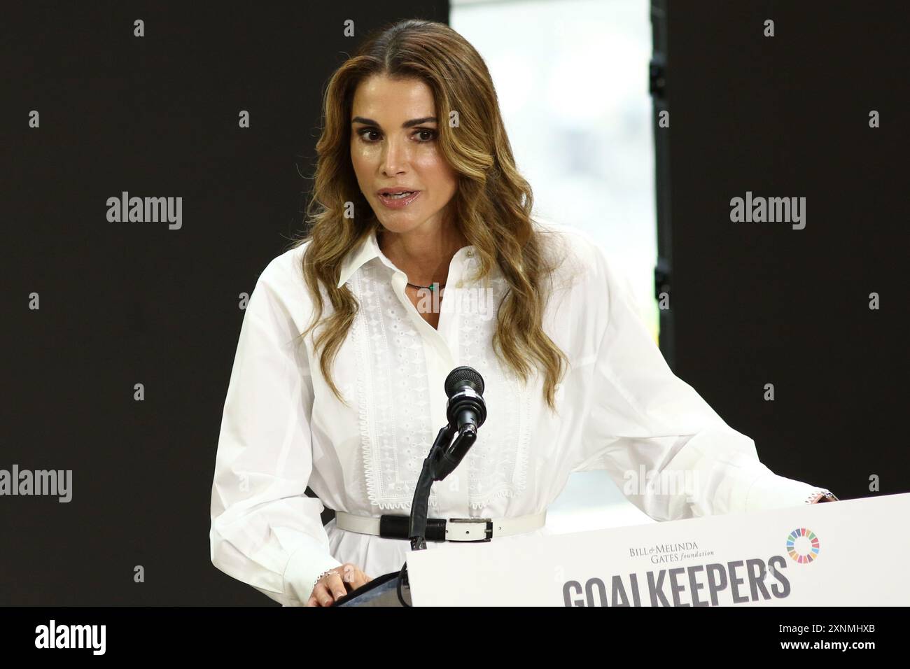 Queen Rania al Abdullah of Jordan speaks during the Bill and Melinda ...