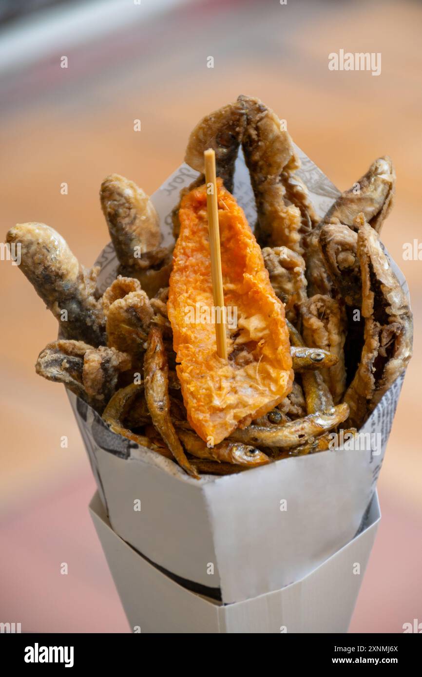 Italian streetfood, variety of catch of the day fish deep fried in paper cone, seafood Stock ...