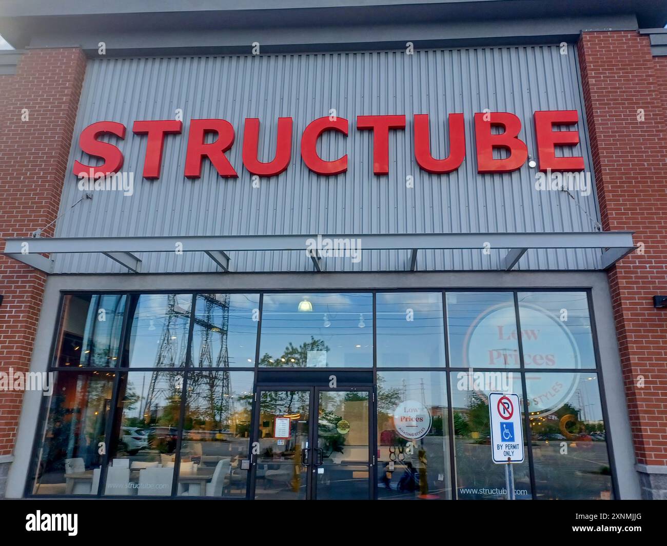 Structube furniture store hi-res stock photography and images - Alamy