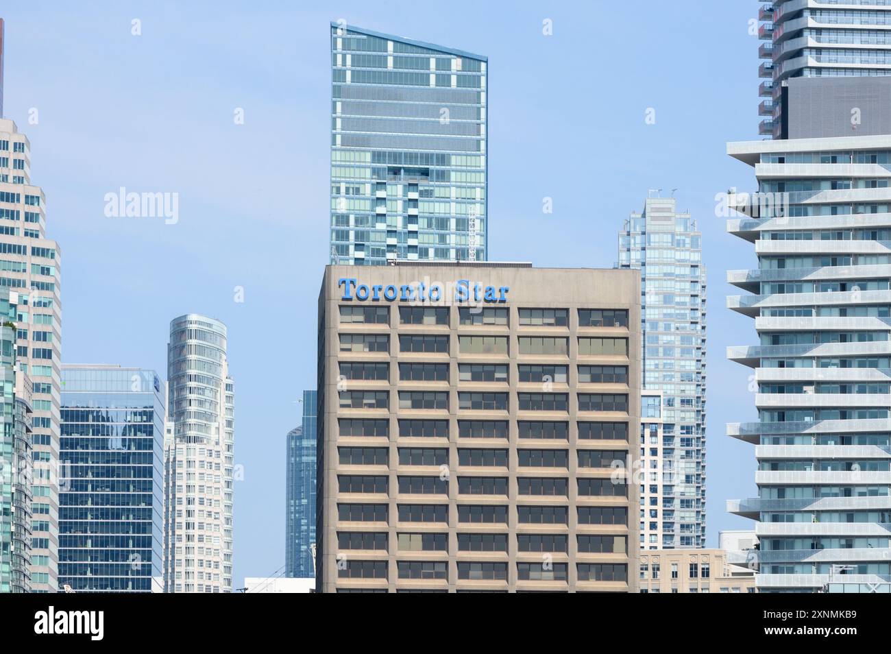 The toronto star newspaper building hi-res stock photography and images ...