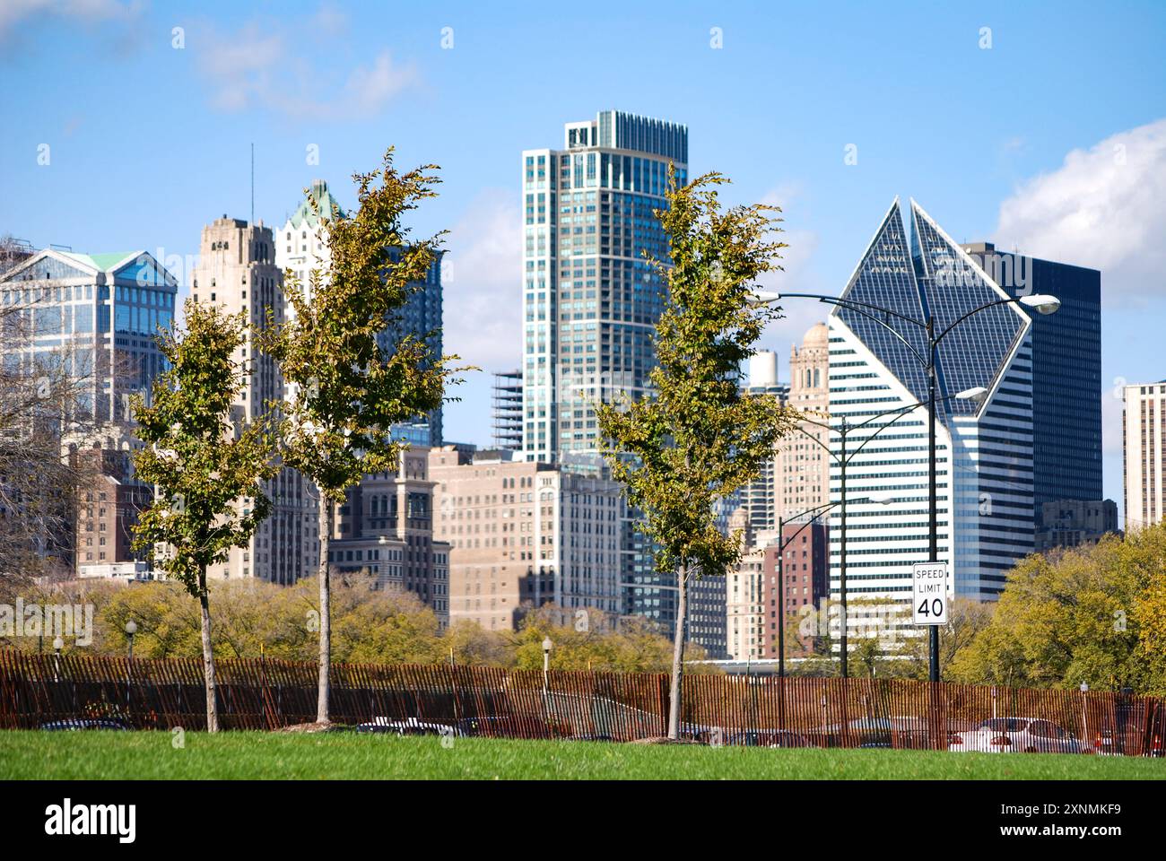 Lakeside skyline hi-res stock photography and images - Alamy