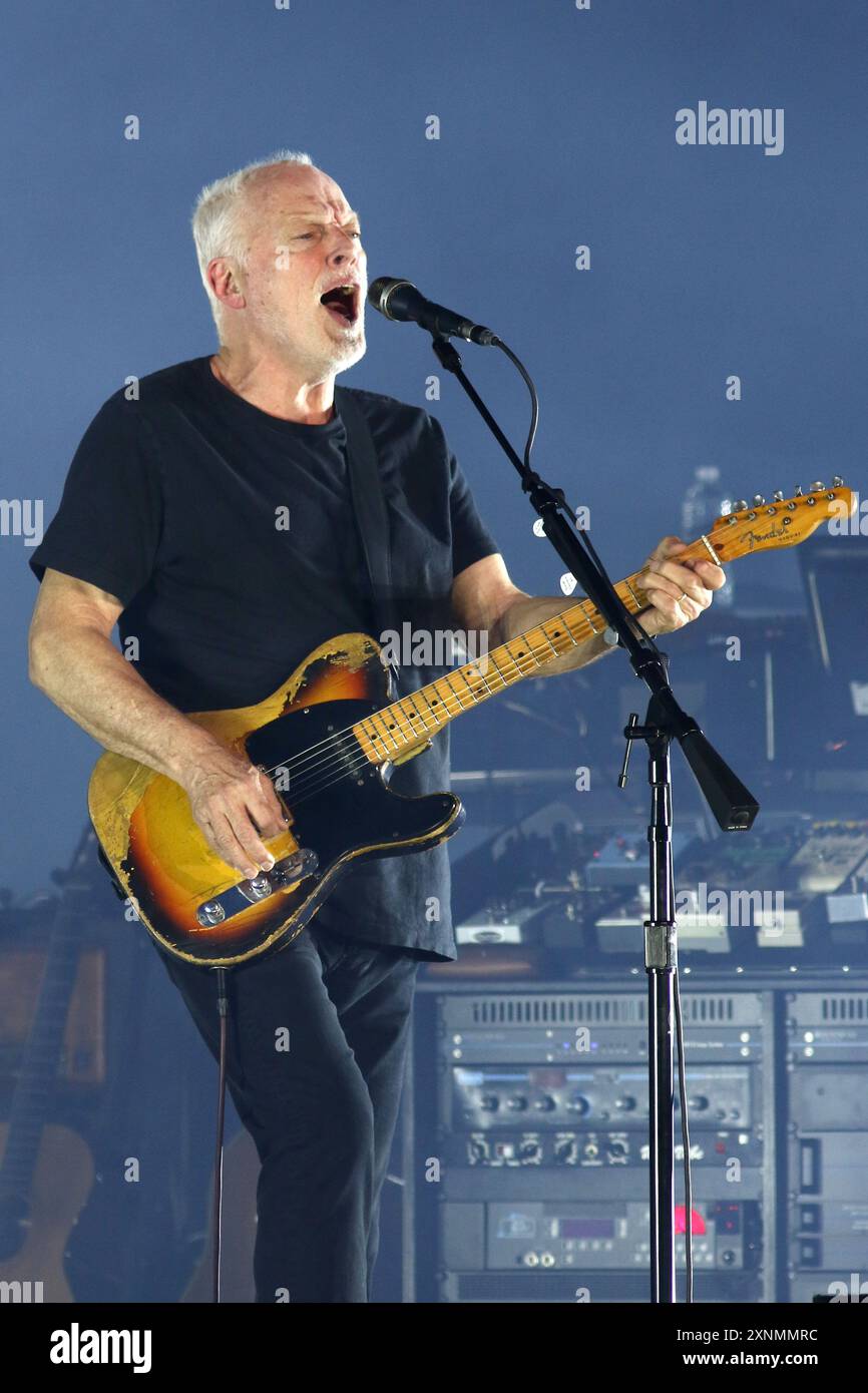 ** EDITORIAL USE ONLY ** David Gilmour performs in concert at Madison ...
