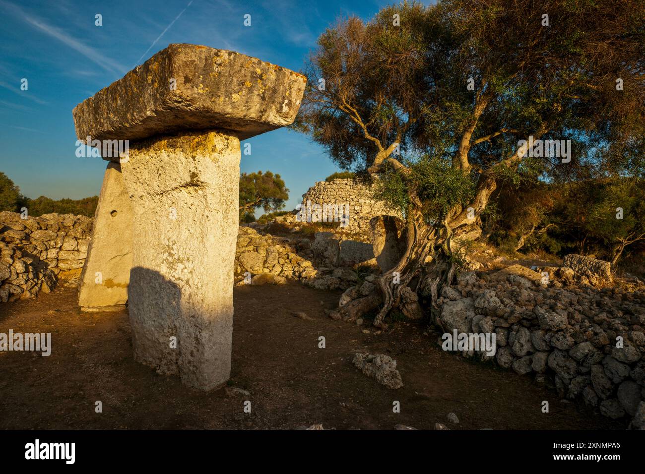 prehistoric settlement of Talatí de Dalt, sanctuary of "Taula", 1300 BC ...
