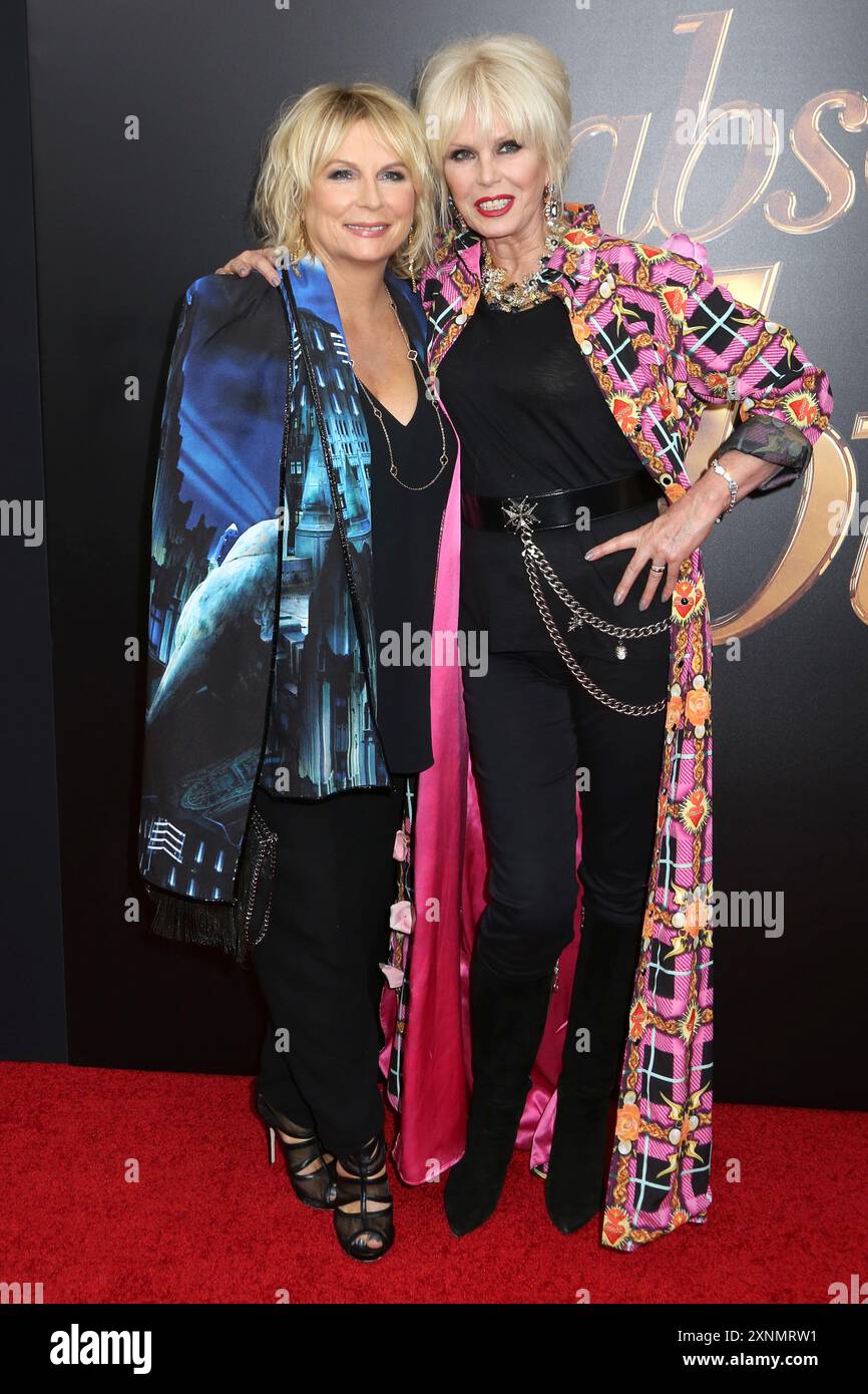 Jennifer Saunders and Joanna Lumley attend the premiere of "Absolutely ...