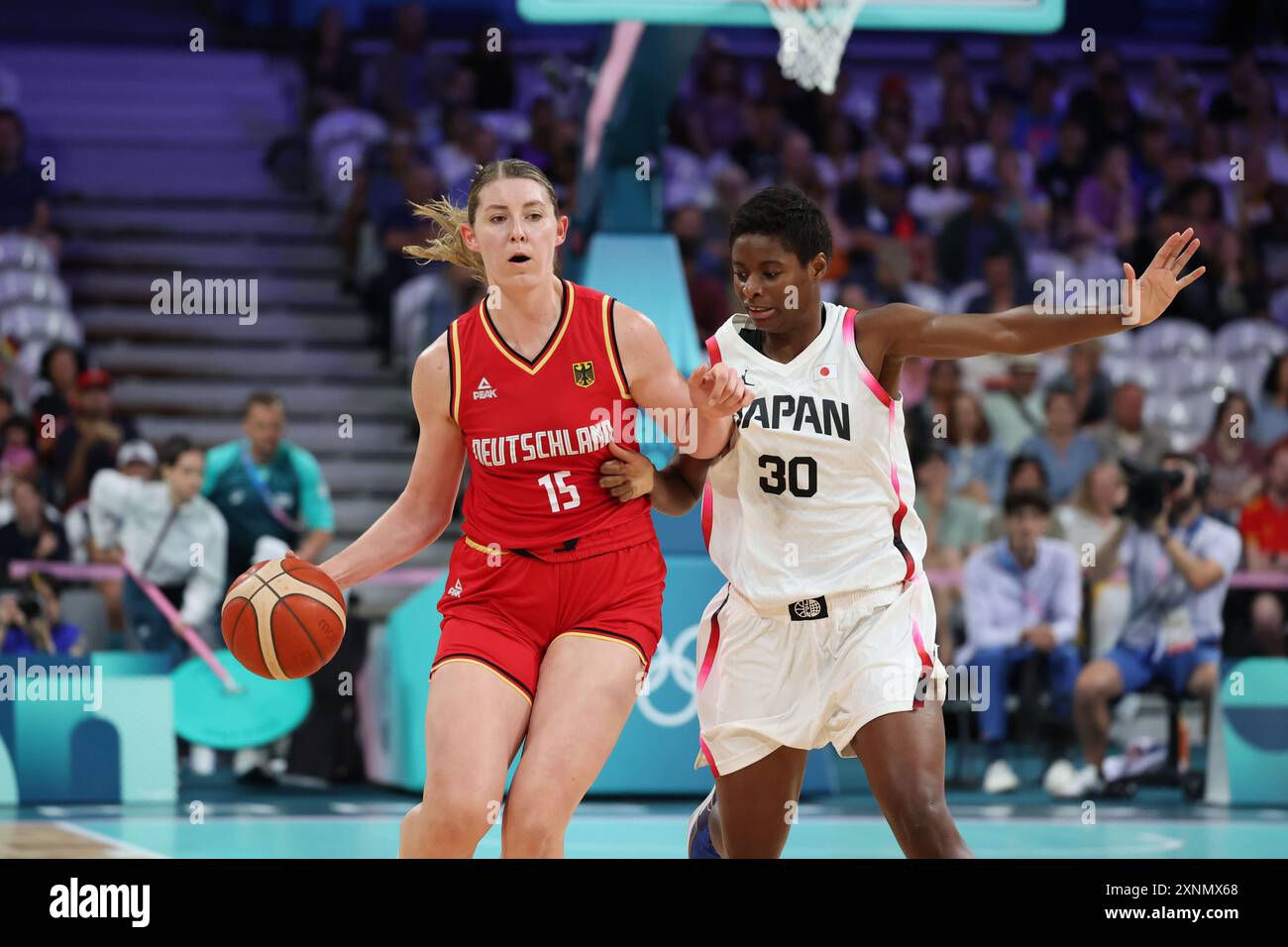 Luisa Geiselsoder of Germany and Evelyn Mawuli of Japan, Basketball ...